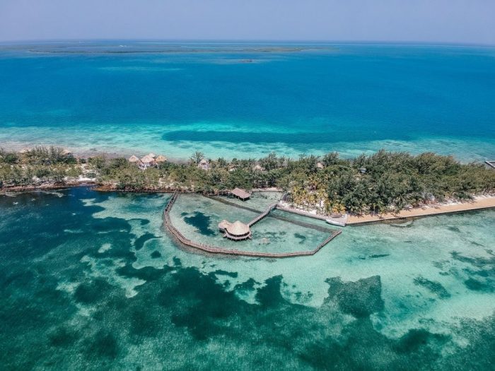 A Private Island Wedding at Thatch Caye Resort in Belize - Enchanted ...